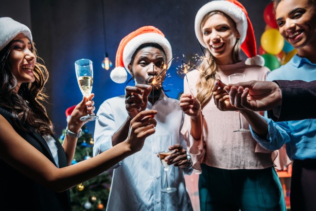 Make Your Holiday Hosting Duties Easier with These 5 Easy Steps