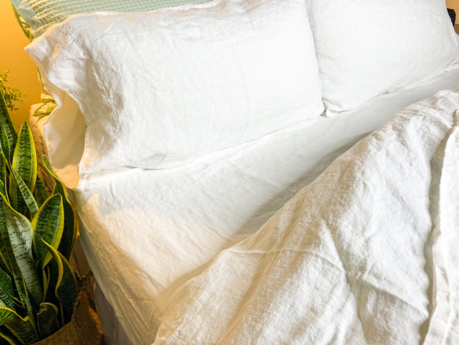 My Savvy Review of Delilah Home's 100% Organic Hemp Bed Sheet Collection