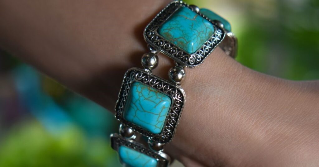 3 Fashionable Ways To Style Your Turquoise Jewelry
