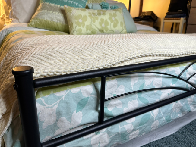 Yaheetech Bed Frame Review