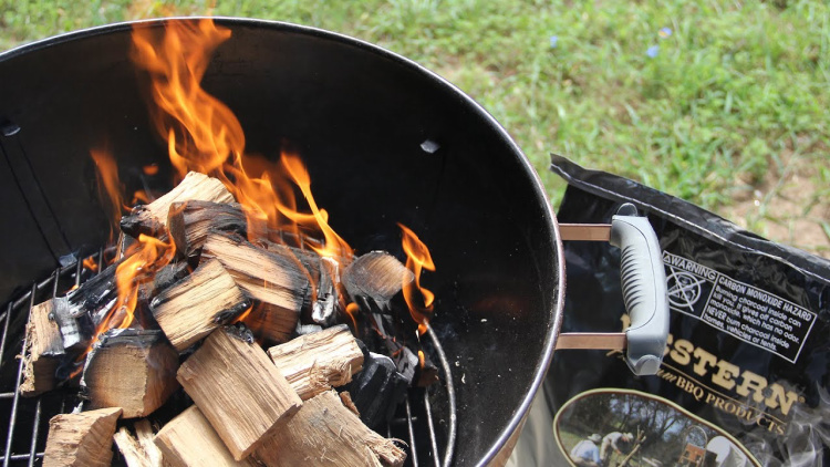 How to Use Wood to Enhance Taste When Barbecuing
