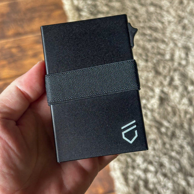 6 Reasons The Bolt Aluminum Wallet From FOSH Makes The Perfect Gift For ...